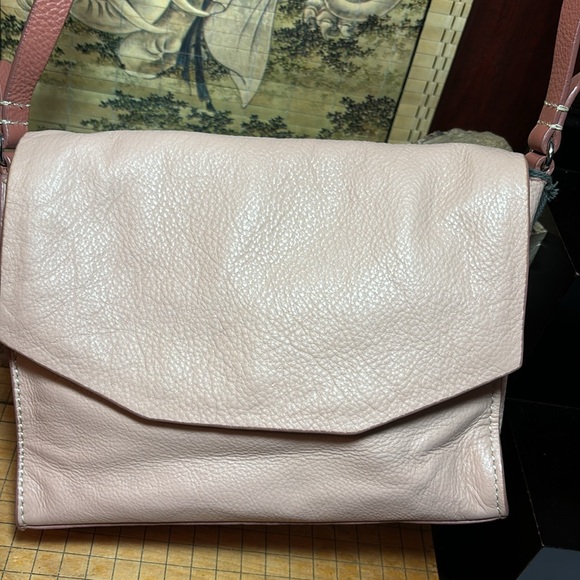 Clarks | Bags | Clarks Pebbled Leather Flap Top Shoulder Bag 9lx7hx3d ...